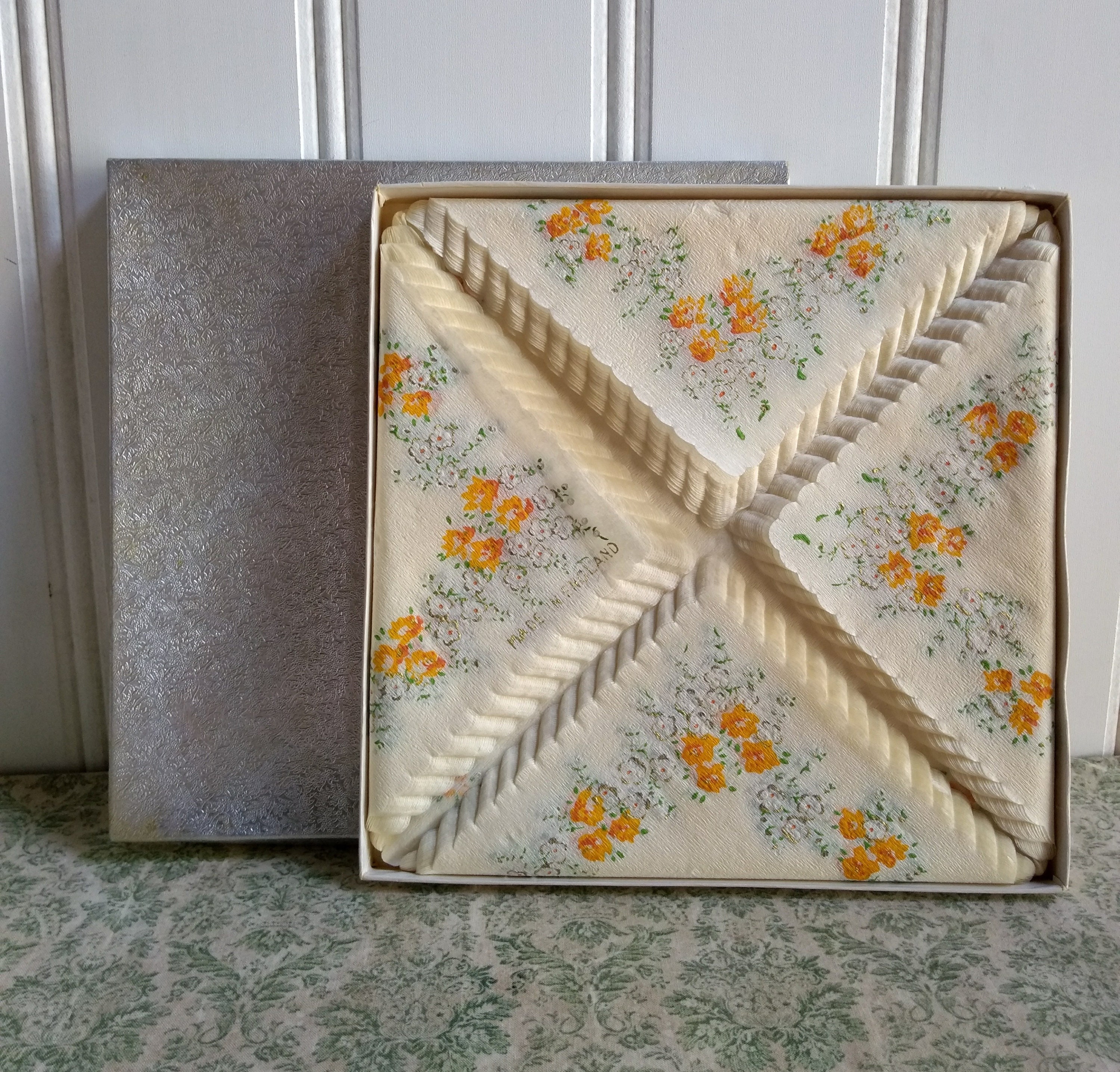 Vintage Paper Handkerchiefs/napkins 20 Pieces Made in England Paper ...