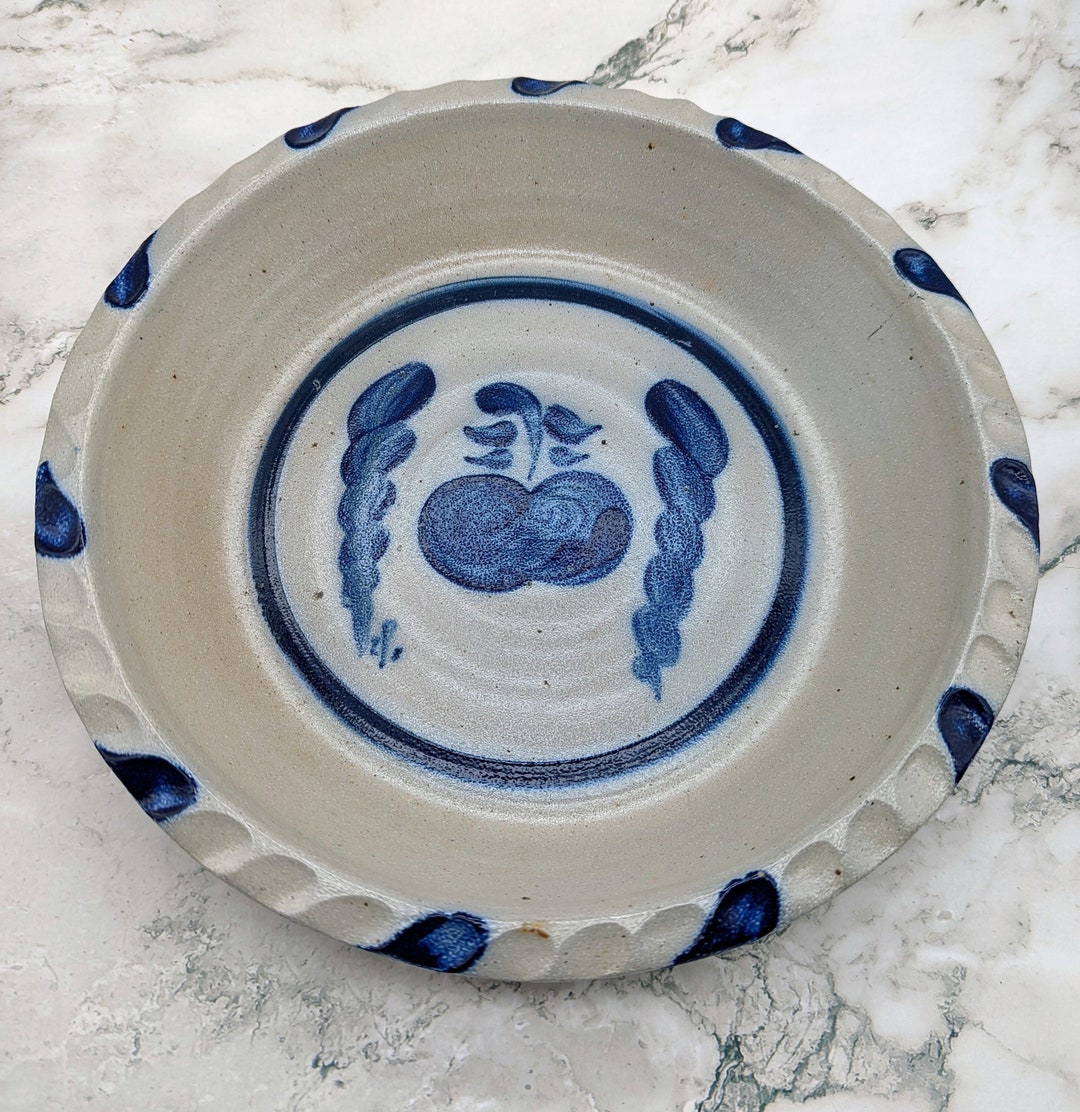 Rowe Pottery Works Salt Glazed Stoneware 10" Blue Gray Apple Design Pie ...