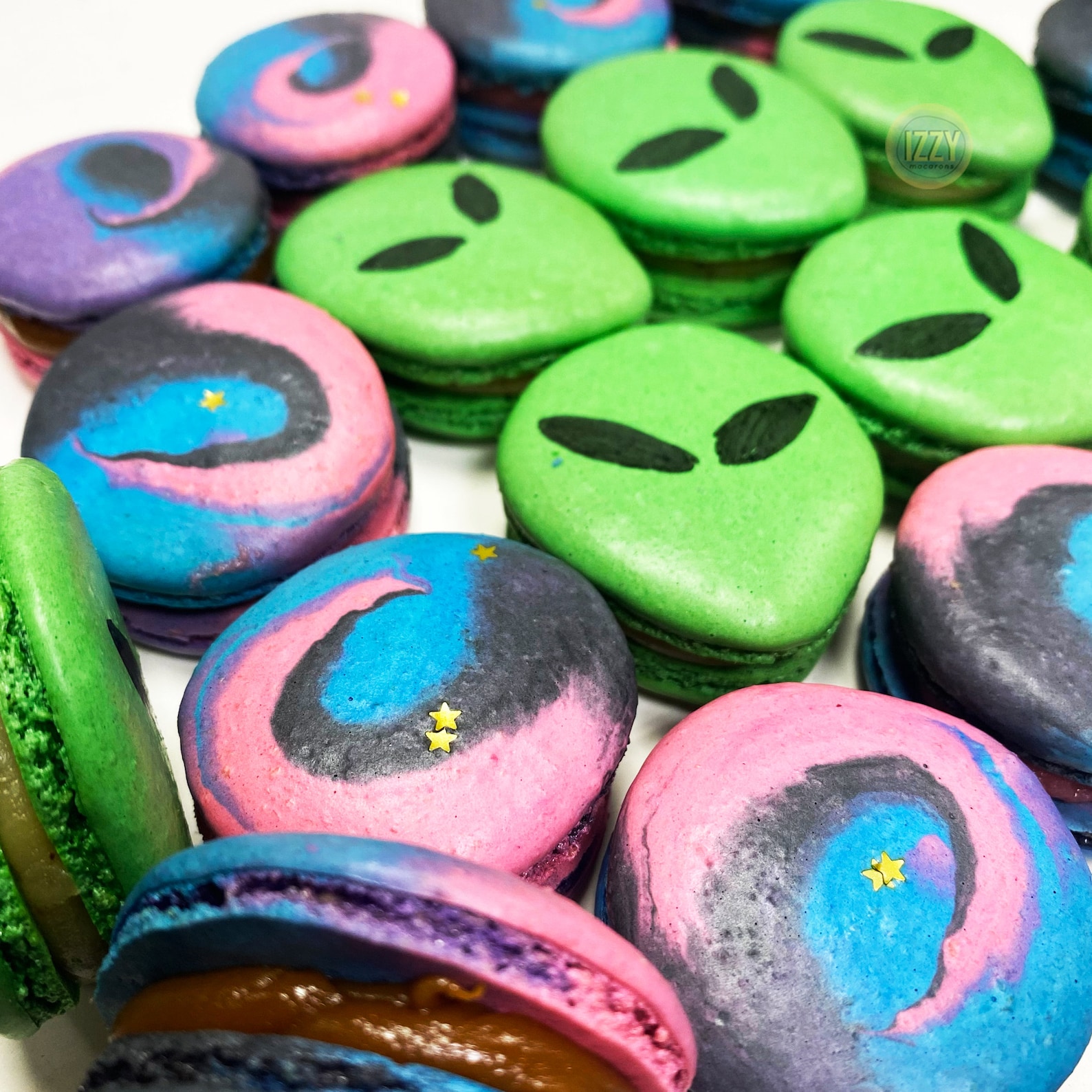 Alien and Galaxy Space Macarons 6/12/24 Choose your Flavor | Etsy