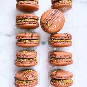 Dubai Chocolate Macarons - Knafeh Chocolate - Valentine's Day Gift - Gift Box - Pistachio ...