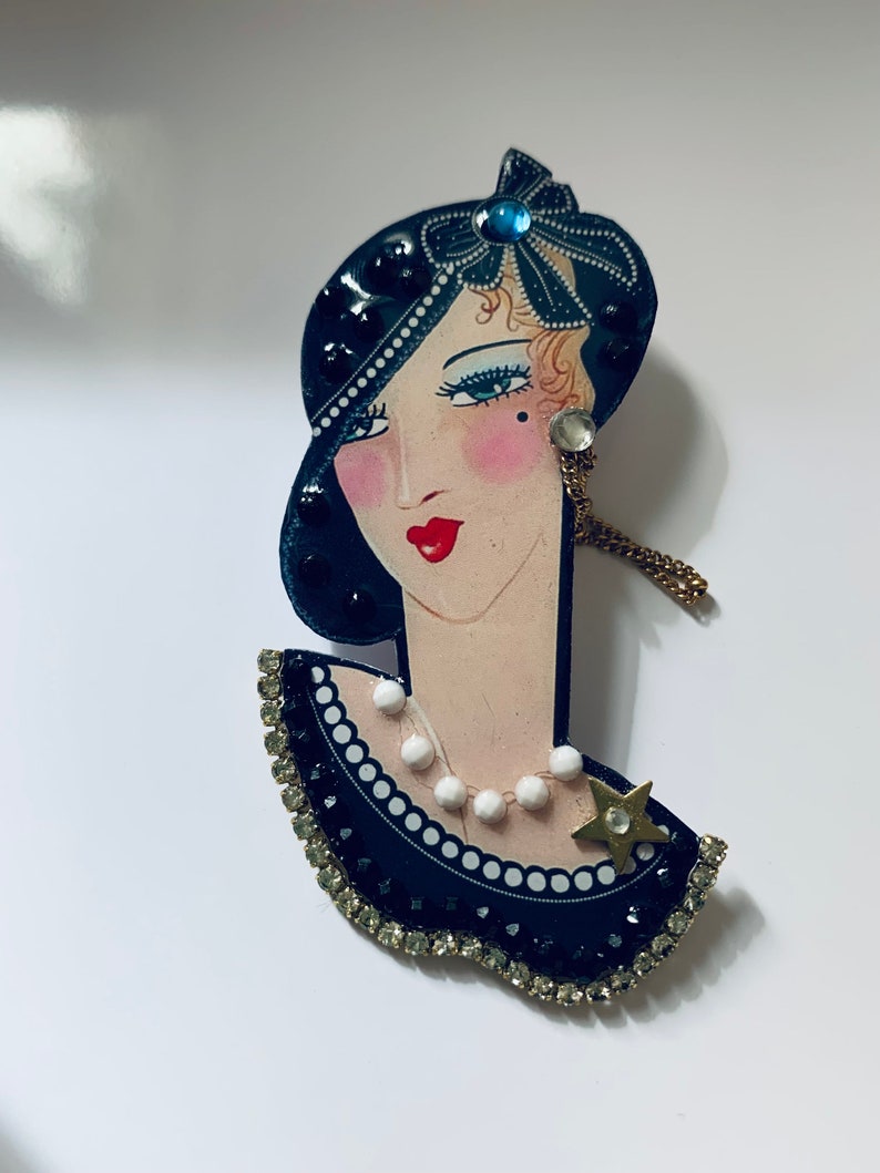 Broche Art déco inspirée d'une femme, Charleston, fille garçonne ...