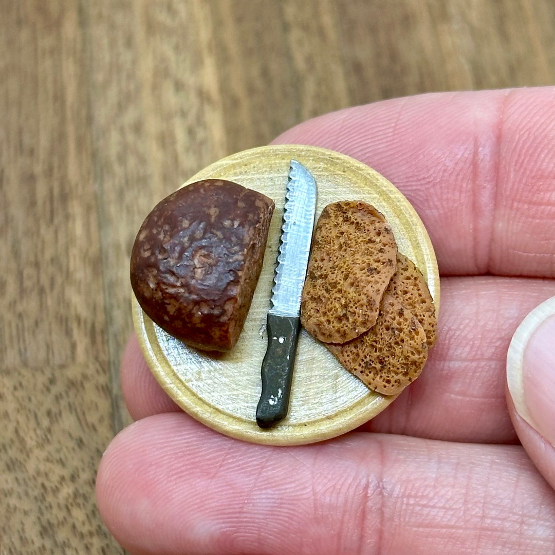 Tabla de pan hecha a mano en miniatura, escala 1/12 - Etsy México