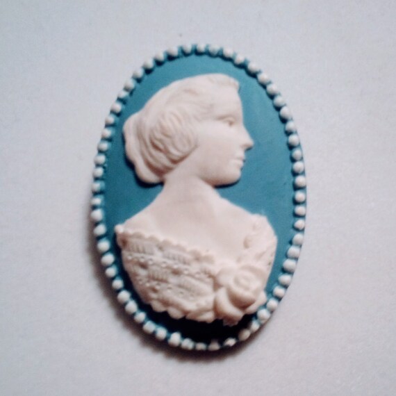 1980s Hallmark Cards Cameo Pin/Brooch, good vintage c… - Gem