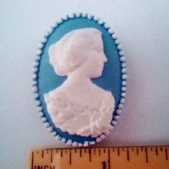 1980s Hallmark Cards Cameo Pin/Brooch, good vintage c… - Gem