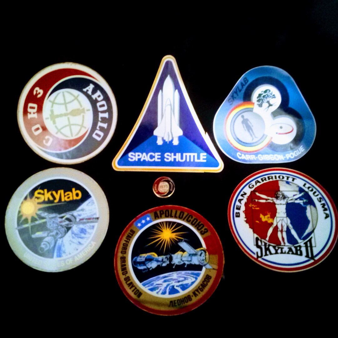 1975 NASA Apollo-soyuz Commemorative Pin + Six NASA Stickers/decals ...