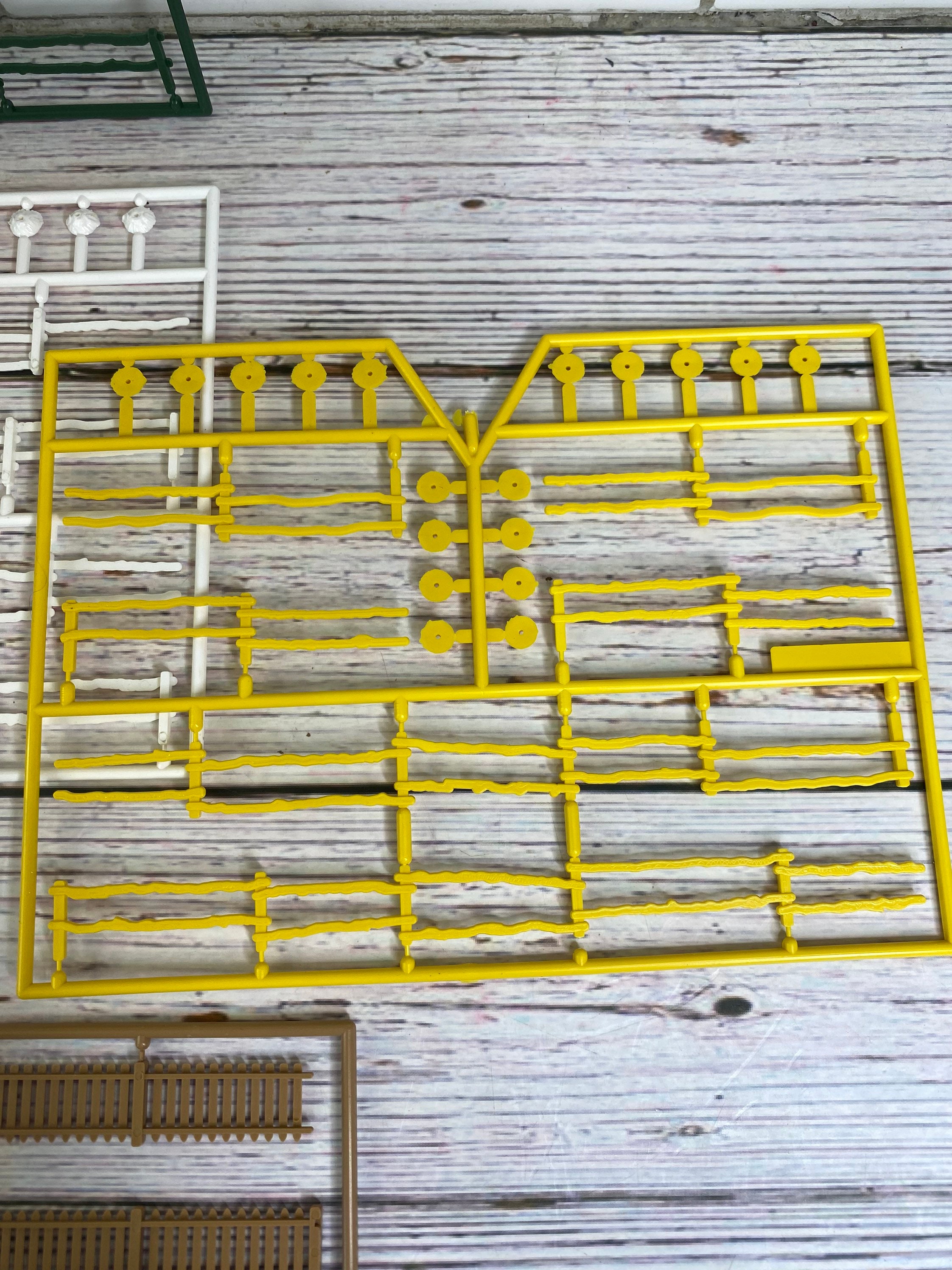 HO Scale Fence Brown Fence Yellow Fence White Fence Green Fence ...