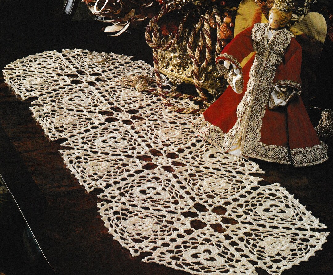Vintage Crochet Triangle Rose Table Runner - Etsy