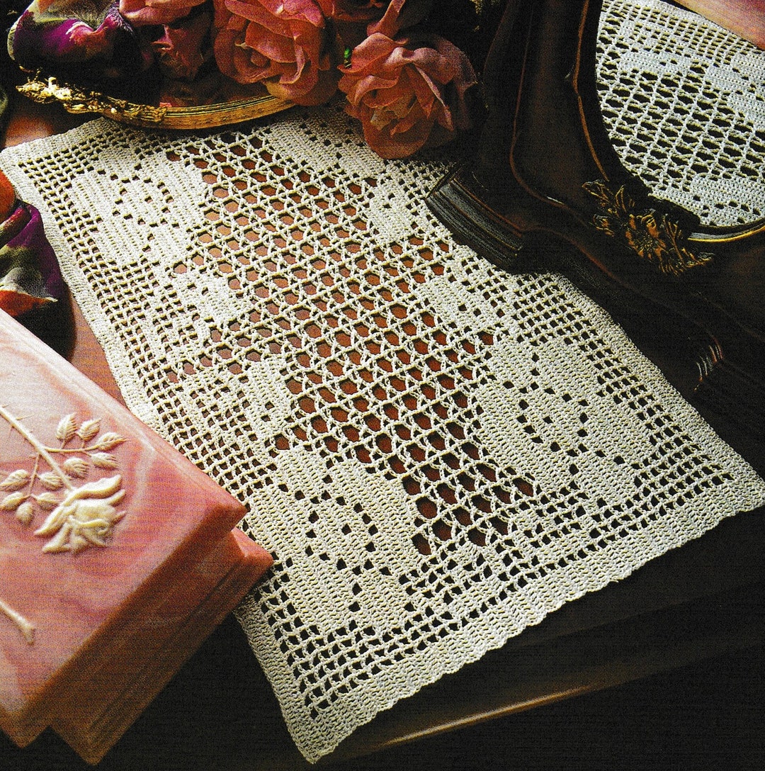 Vintage Crochet Rose Table Runner/doily - Etsy