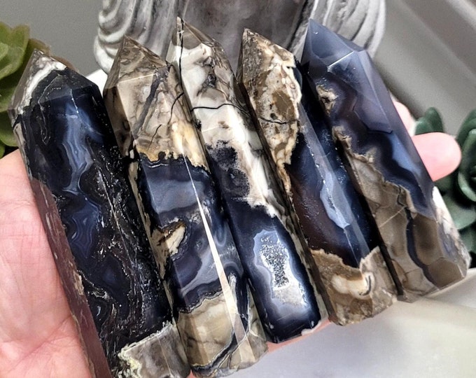 Green Volcanic Agate Towers, UV Reactive Agate, Green Reaction Under UV ...