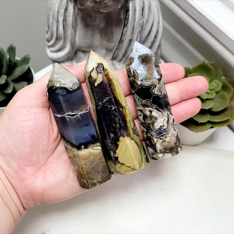 UV Volcano Agate Towers, Green Reactive Agate, Fluorescent Reaction ...