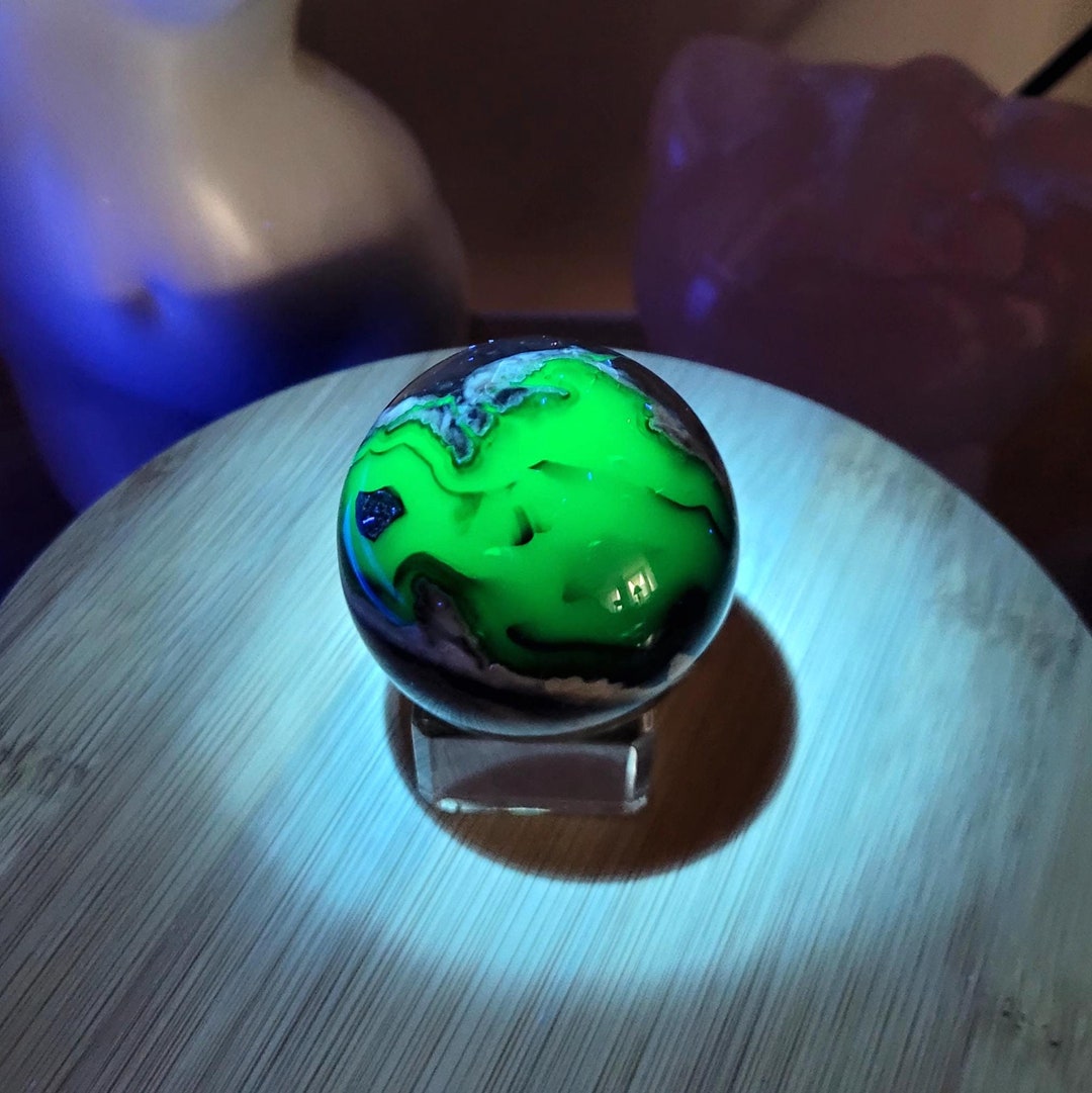 UV Volcano Agate Sphere, Green Reactive Agate, Green Reaction Under ...