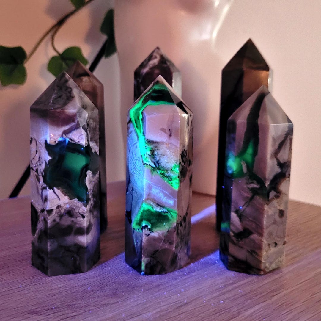 Volcano Agate Towers, Green UV Reactive Agate, Fluorescent Reaction ...