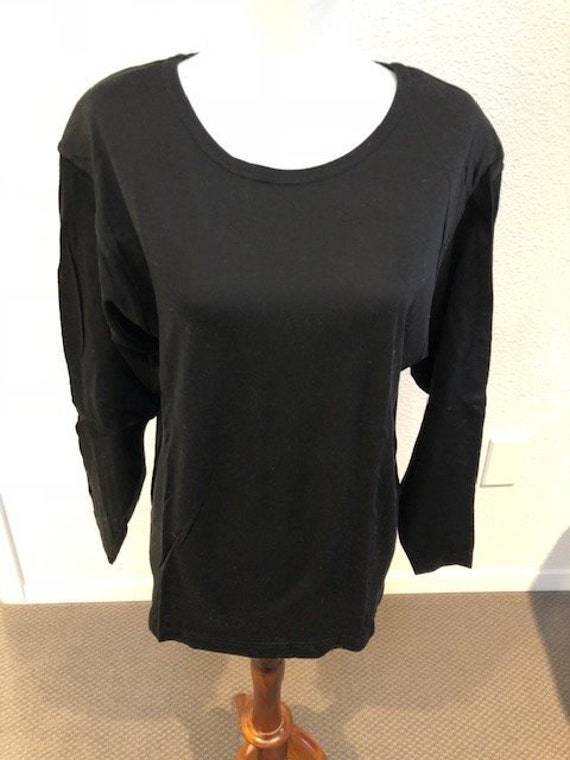 Vintage small black t - Gem