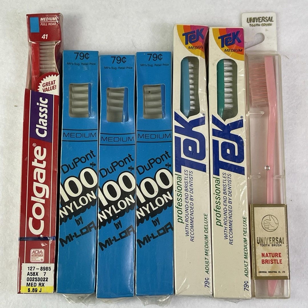 Lot of 7 NOS Vintage Toothbrushes Colgate, Dupont, Tek, & Universal ...