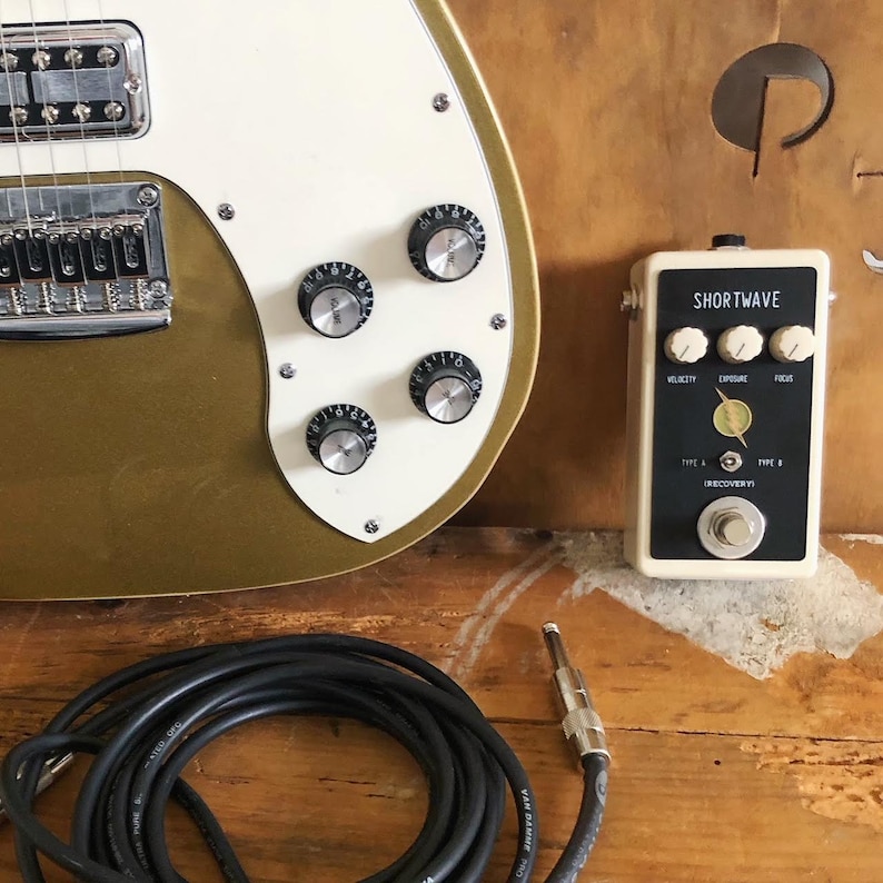 SHORTWAVE lo-fi Radio and Wire Recorder Emulation Pedal | Etsy