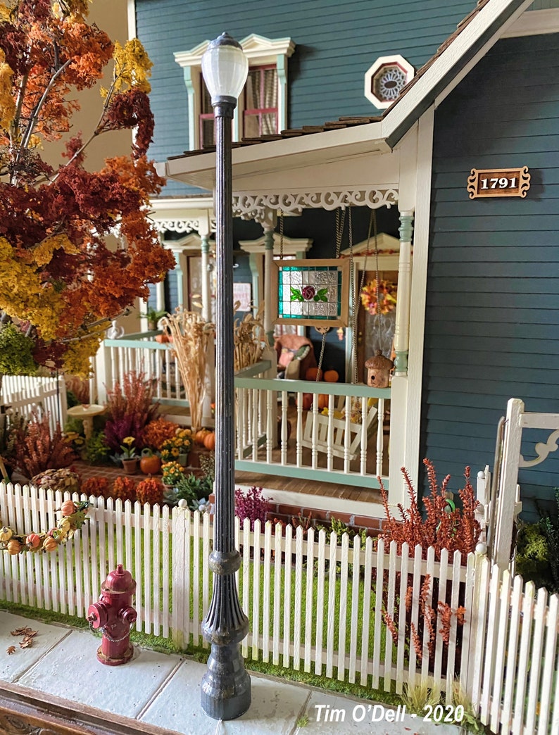 Miniature Street Lamp With Working Light for 1:12 Scale - Etsy