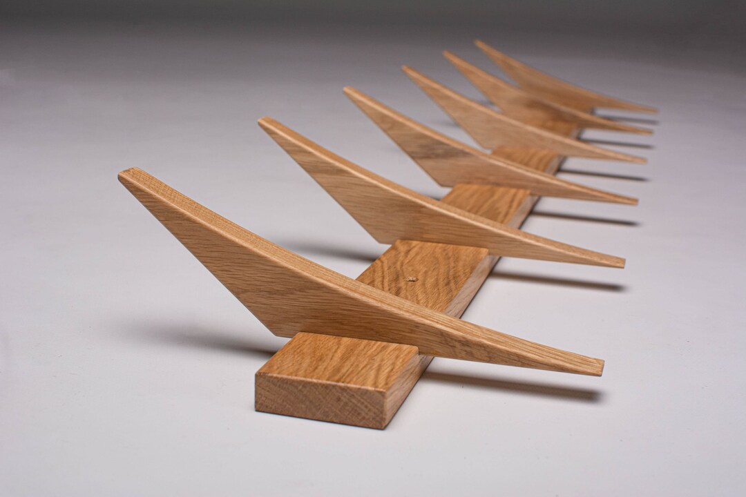 Oak Wall-mounted Rack With Hooks - Minimalist and Sophisticated Design ...