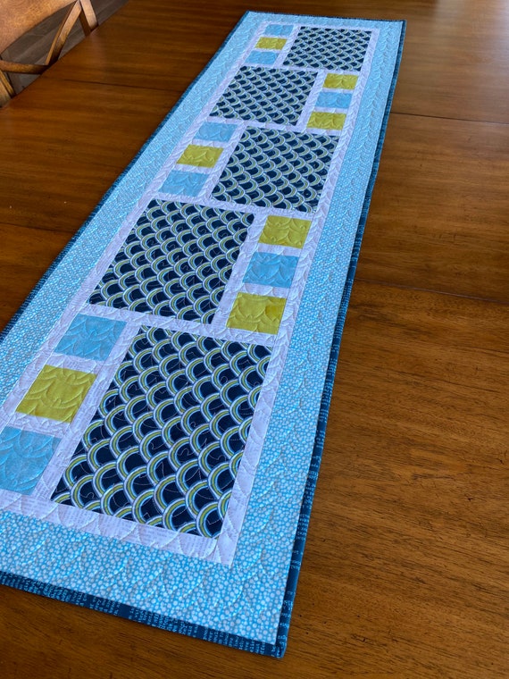 Quilted Table Runner 3-step Jump in Navy Blue White & | Etsy