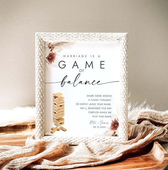 Board game wedding guest book | Beachweddingtips.com