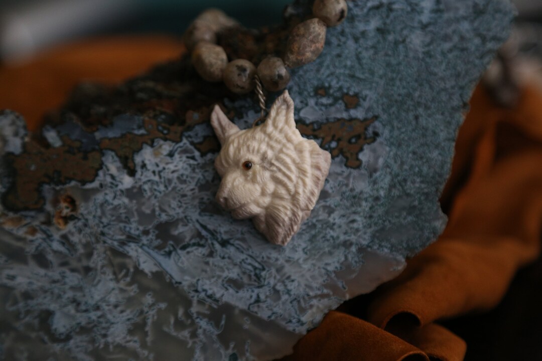 Carved Jewelry, Bone Jewelry, Hand Carved Bobcat Necklace - Etsy