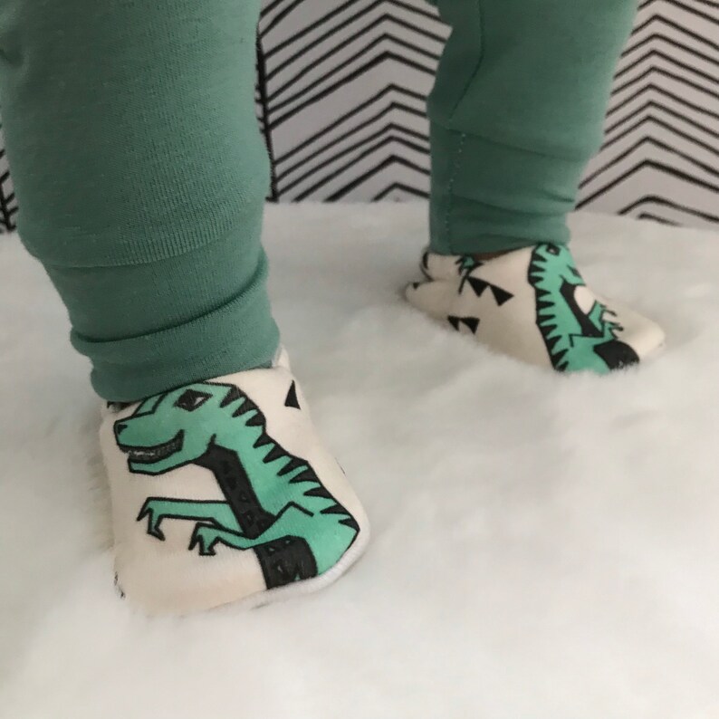 T-rex Dinosaurs Kids Shoes Green Pram Shoes Modern Moccasins Soft Sole ...