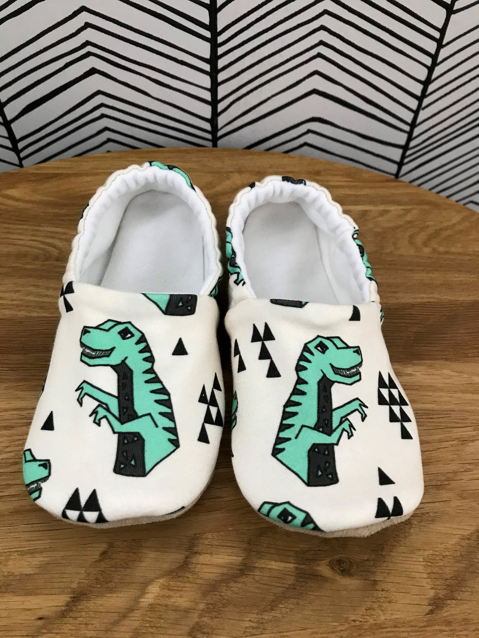 T-rex Dinosaurs Kids Shoes Green Pram Shoes Modern Moccasins Soft Sole ...