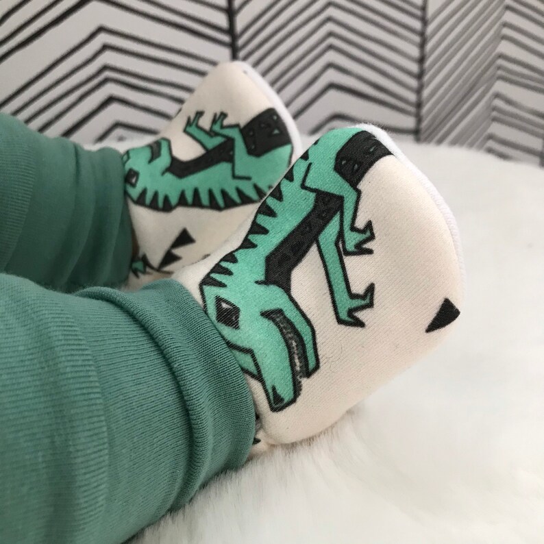T-rex Dinosaurs Kids Shoes Green Pram Shoes Modern Moccasins Soft Sole ...