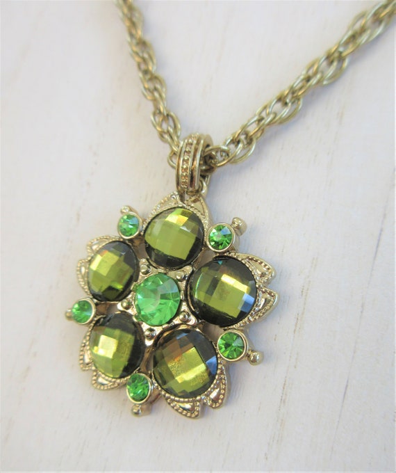 1928 Vintage Green Crystal medallion pendant necklace… - Gem
