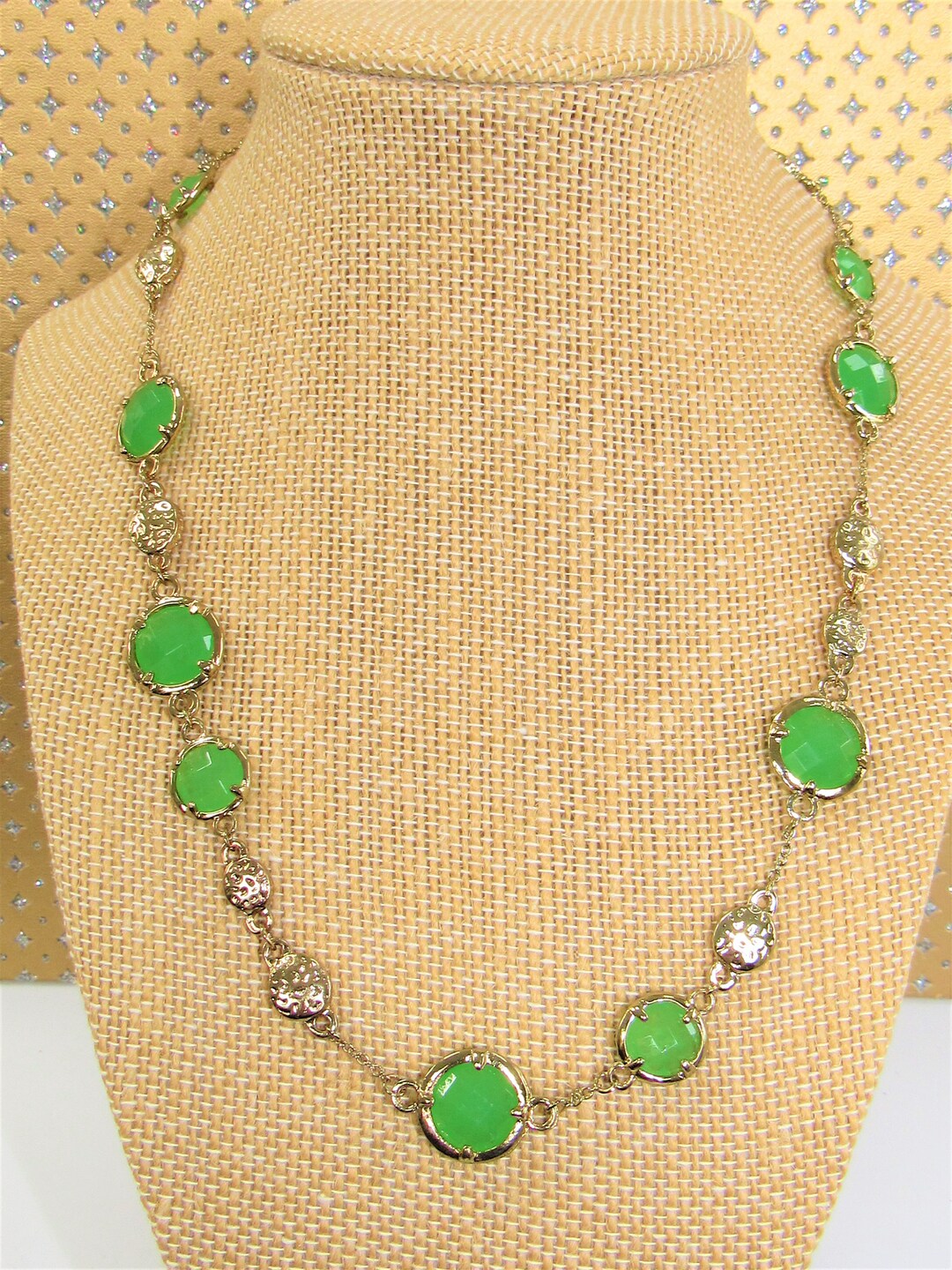Collier en verre vert, médaillons en verre vert à facettes, collier ...