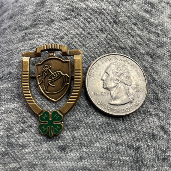 Vintage 4H-Club Clover Pin.#9032. Free shipping!!!! - Gem