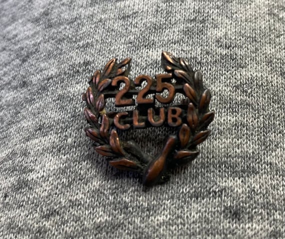 Vintage bowling 225 CLUB Pin / Brooch.#10005. Free sh… - Gem