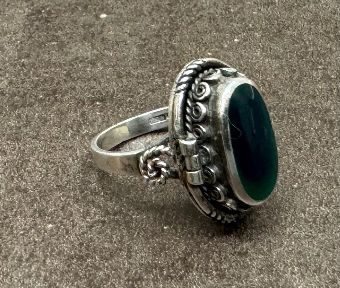 Vintage Hallmarked 925 Poison Ring With Green Stone Size 5.5.2855T2 ...