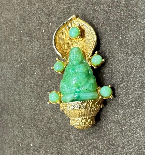 Vintage Hattie Carnegie green glass Buddha brooch.#22… - Gem