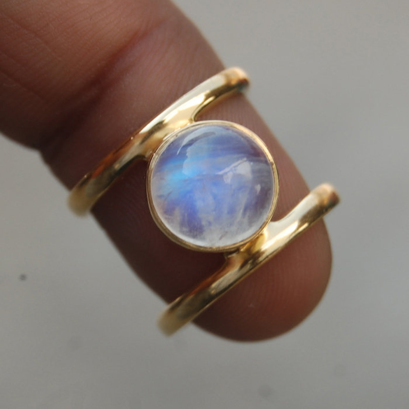 Round Rainbow Moonstone Gemstone 925 Sterling Silver Ring | Etsy