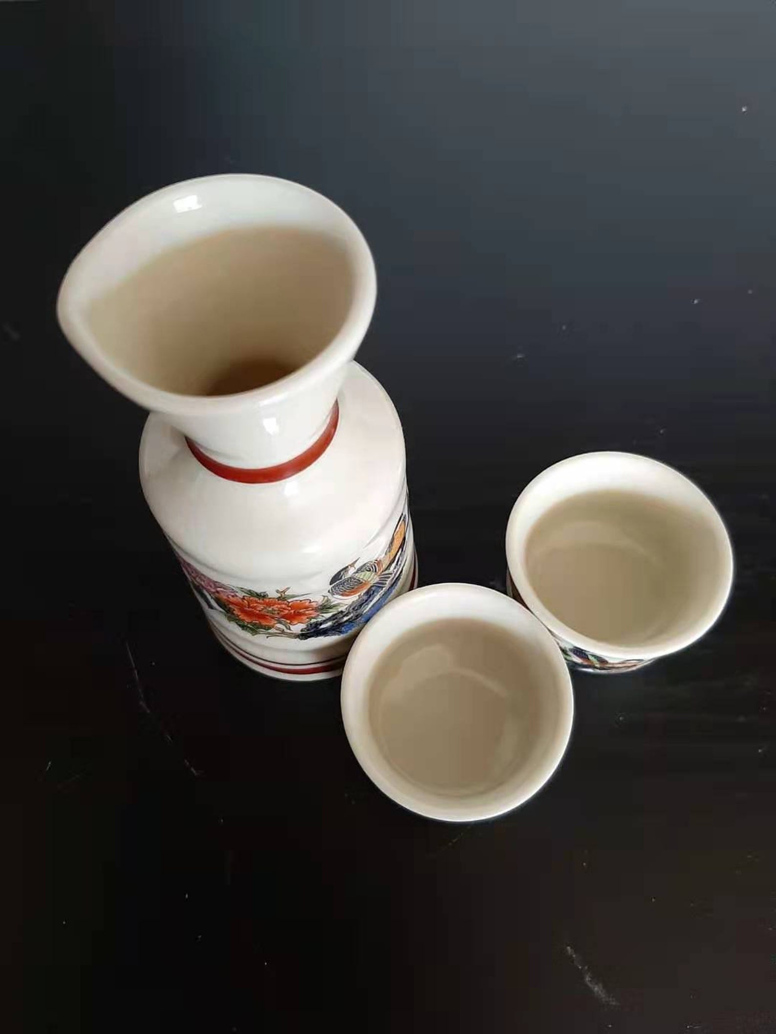 九谷 Jiu Gu Exquisite White Set Wine Bottle With Two Matching Glasses ...