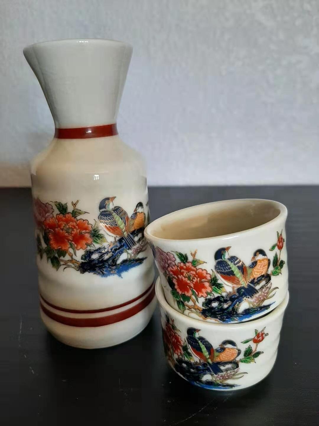 九谷 Jiu Gu Exquisite White Set Wine Bottle With Two Matching Glasses ...
