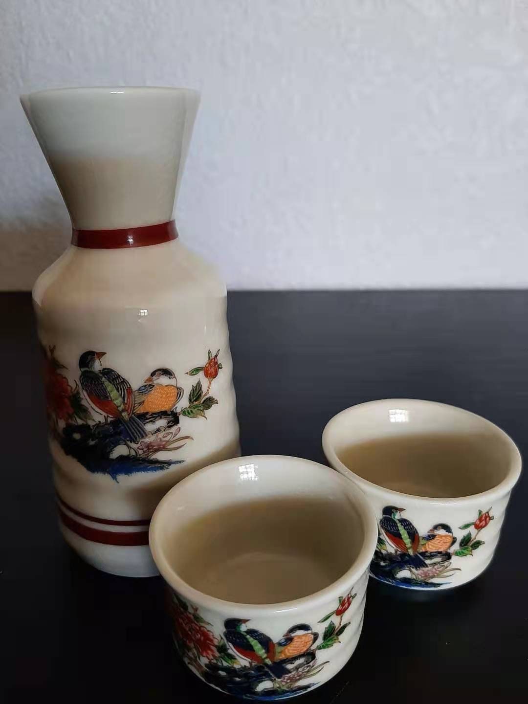 九谷 Jiu Gu Exquisite White Set Wine Bottle With Two Matching Glasses ...
