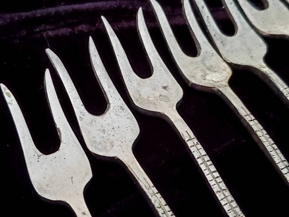 Vintage Forks 2-prong 11 Piece Small Salad Fruit Tasting, Appetizers ...