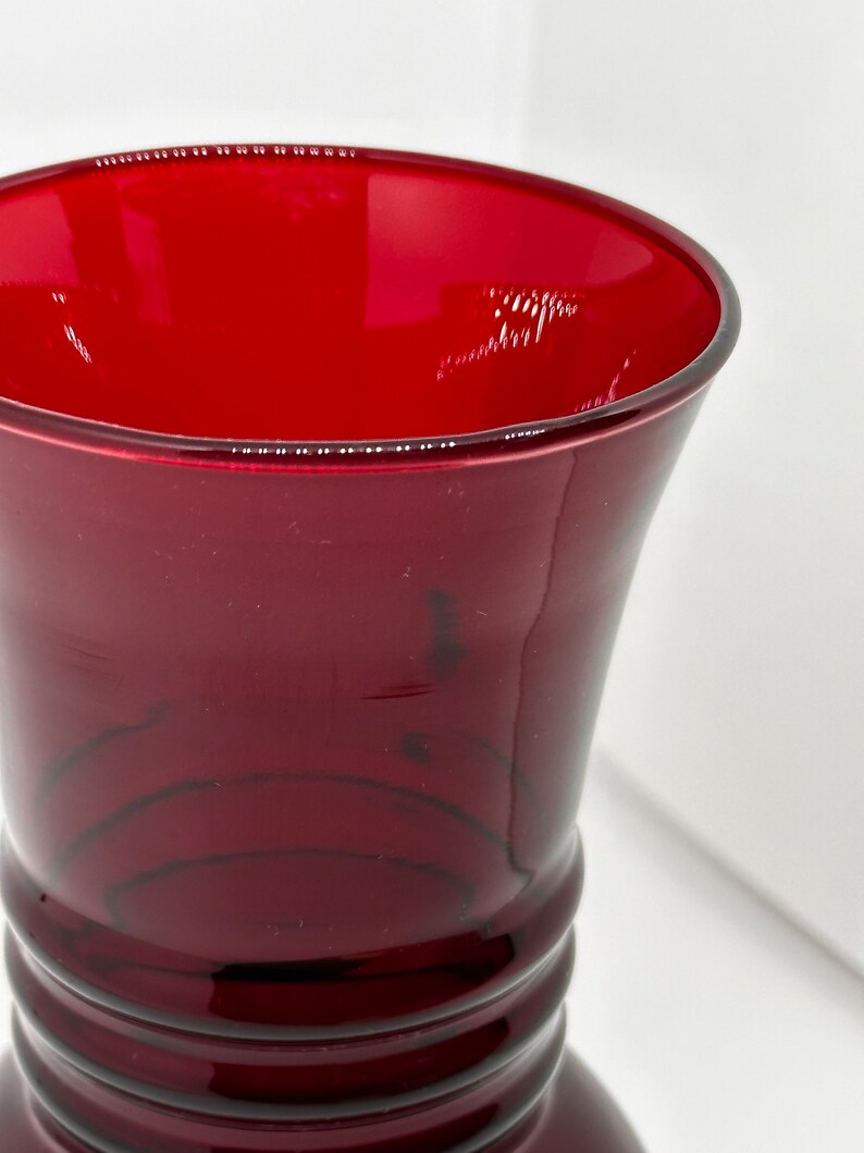 Ruby Red Glass Vase / Ribbed Ruby Red Vase / Anchor Hocking / - Etsy