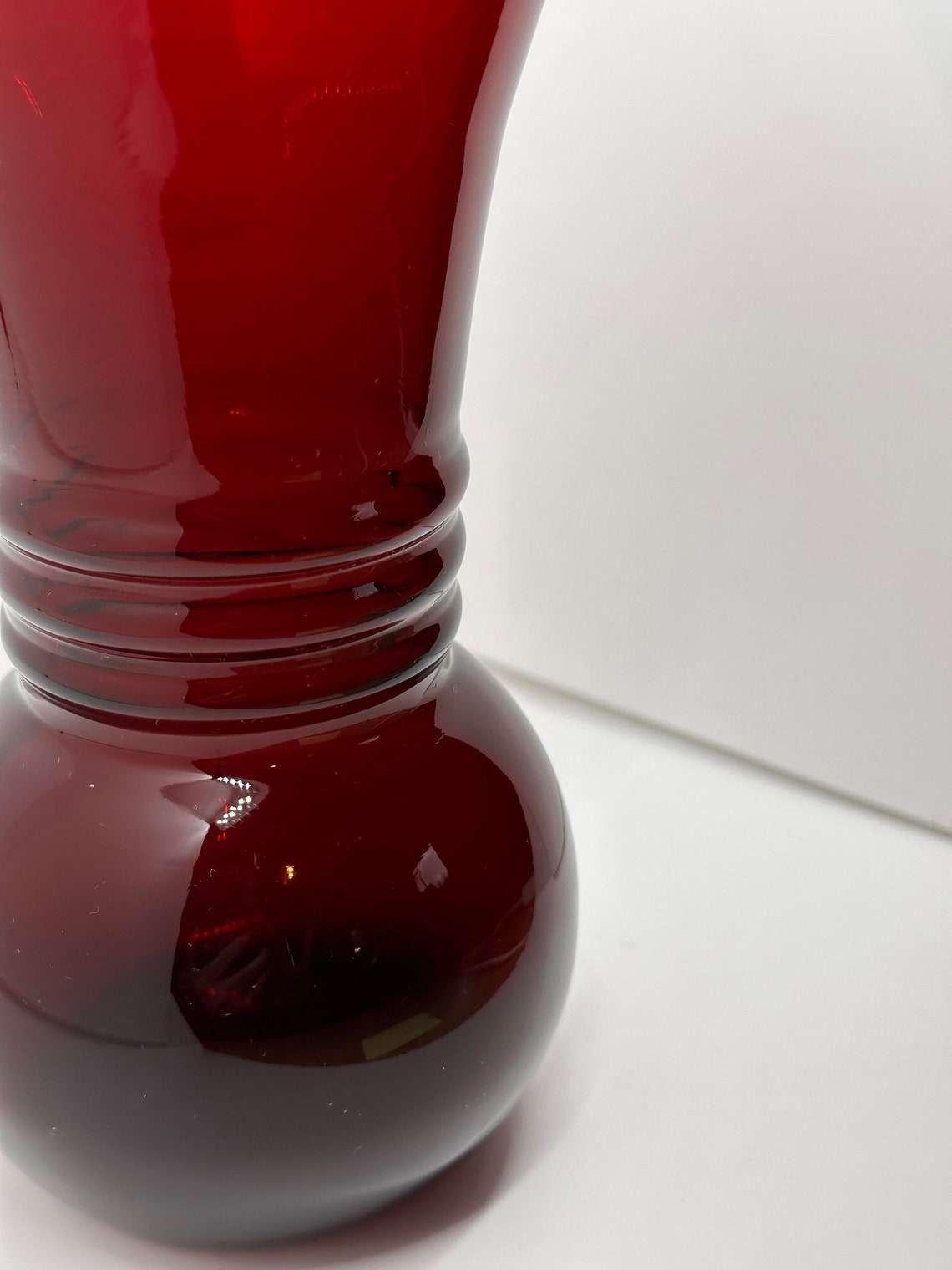 Ruby Red Glass Vase / Ribbed Ruby Red Vase / Anchor Hocking / - Etsy