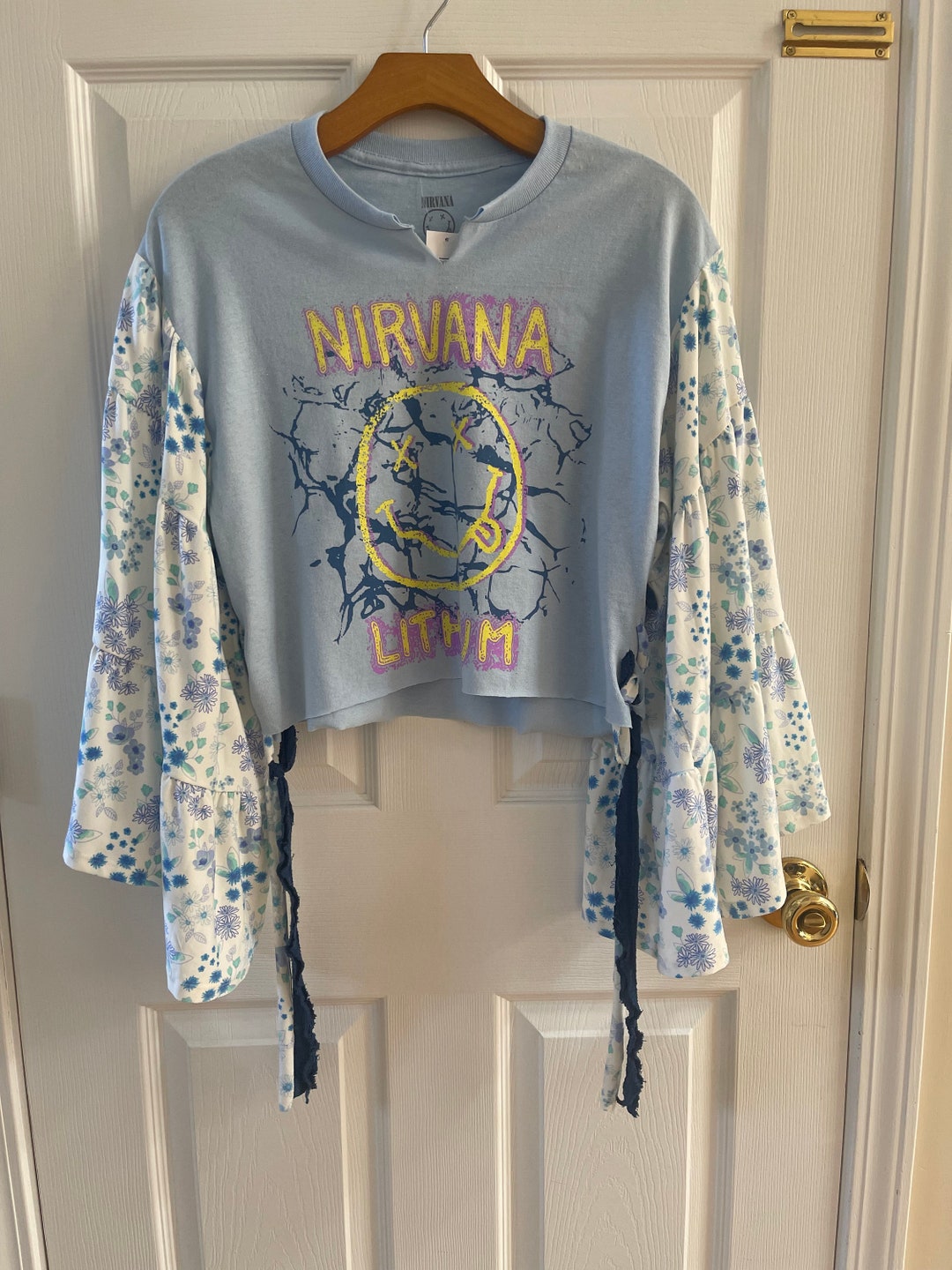 Beautiful Bell Sleeve Cropped Band Tee - Etsy