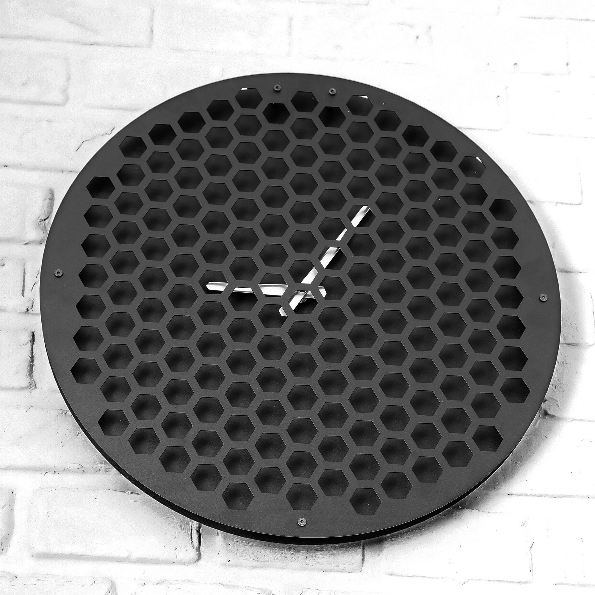 Silent 19 Inch Black Metal Unique Design Wall Clock, Medium Modern Wall ...