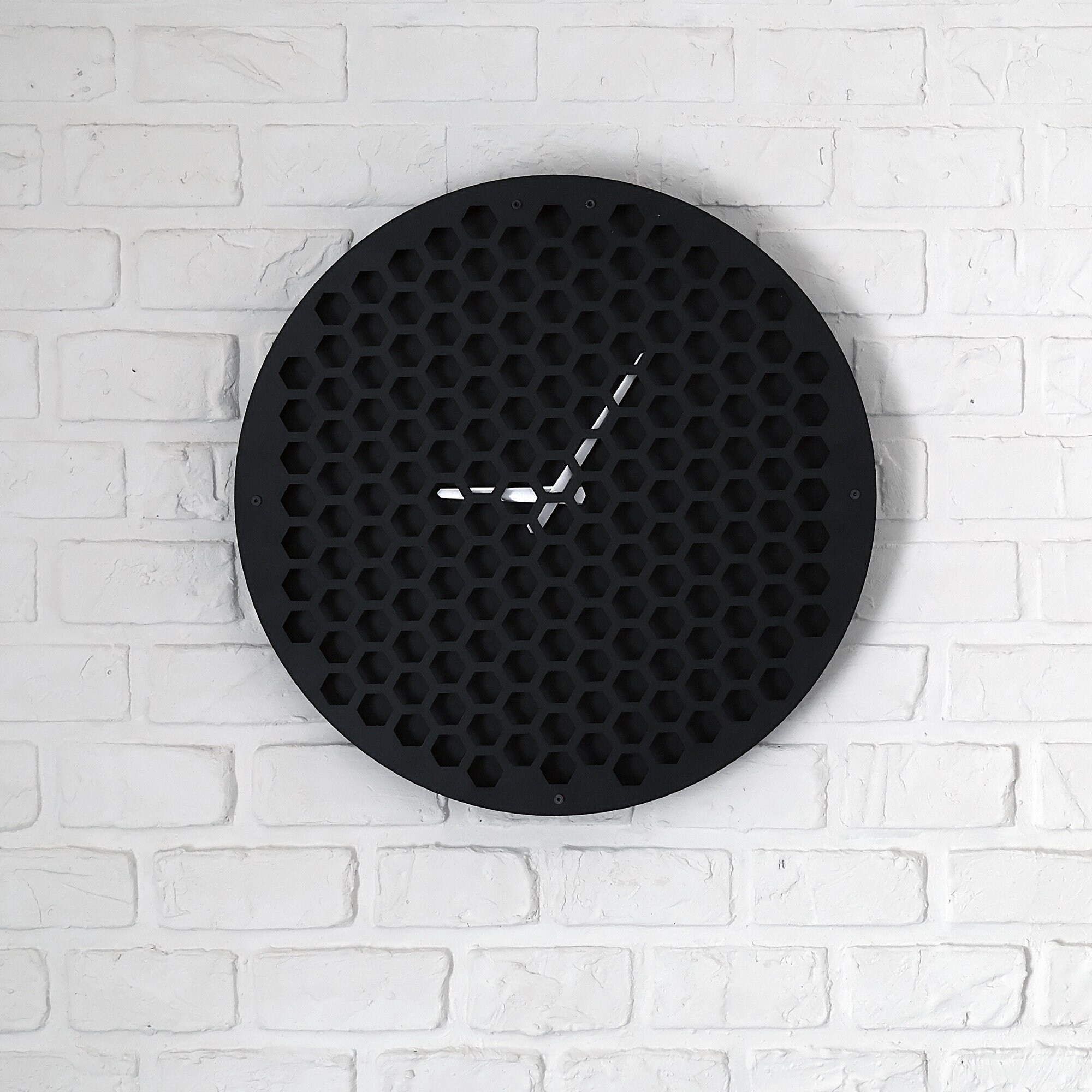 Silent 19 Inch Black Metal Unique Design Wall Clock, Medium Modern Wall ...