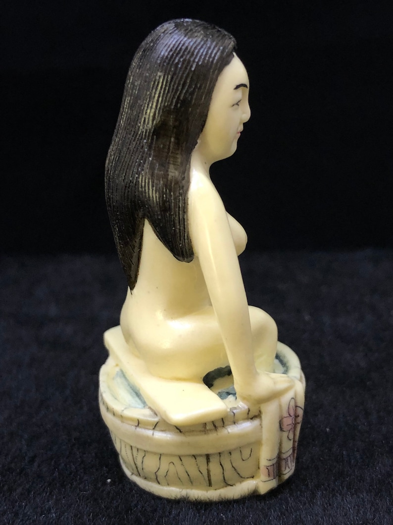 アラバスター根付：入浴中の日本の女性像 - Etsy 日本