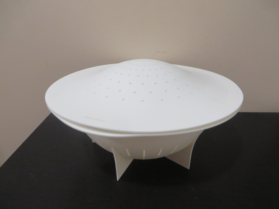 Tupperware 2 Piece Strainer Colander, Modern Flo Thru White Plastic ...