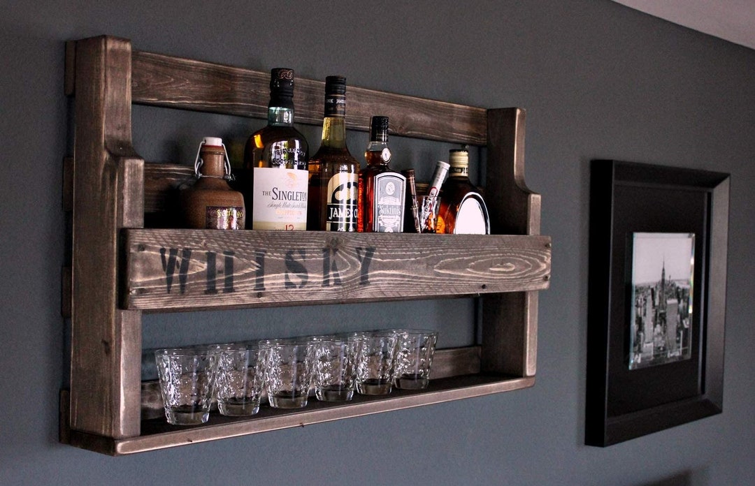 Whisky Regal aus Holz - mit Gläserhalter und WHISKY Schriftzug - Braun ...
