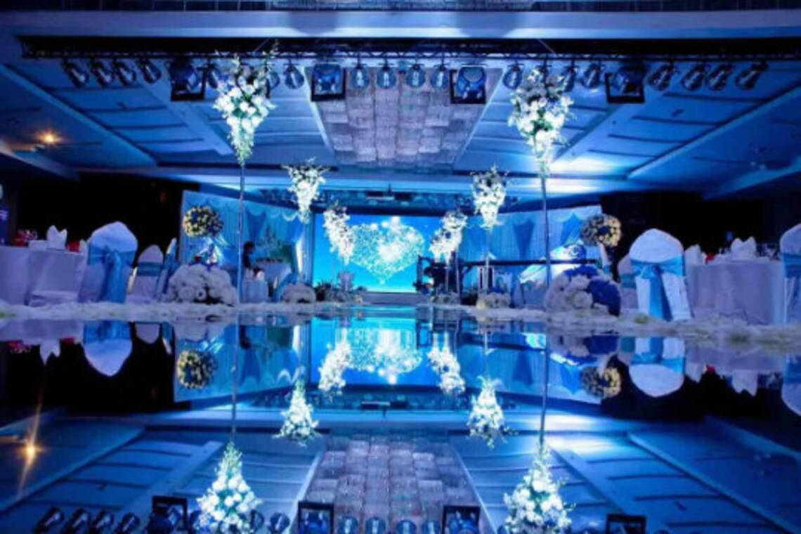 4ft Wide Self Adhesive Mirrored Reflection Aisle Runner Engagement ...