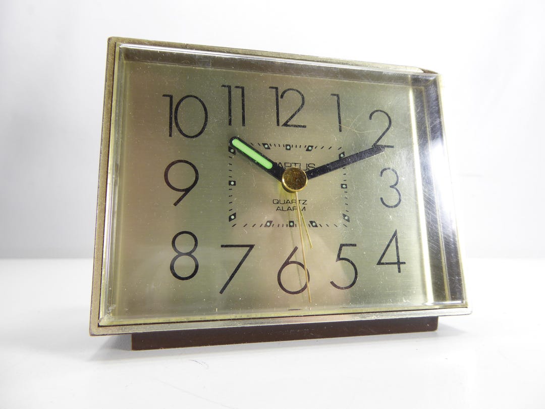Spartus Analog Table Clock Gold Face Woodgrain 60's 70's Retro Bedroom ...