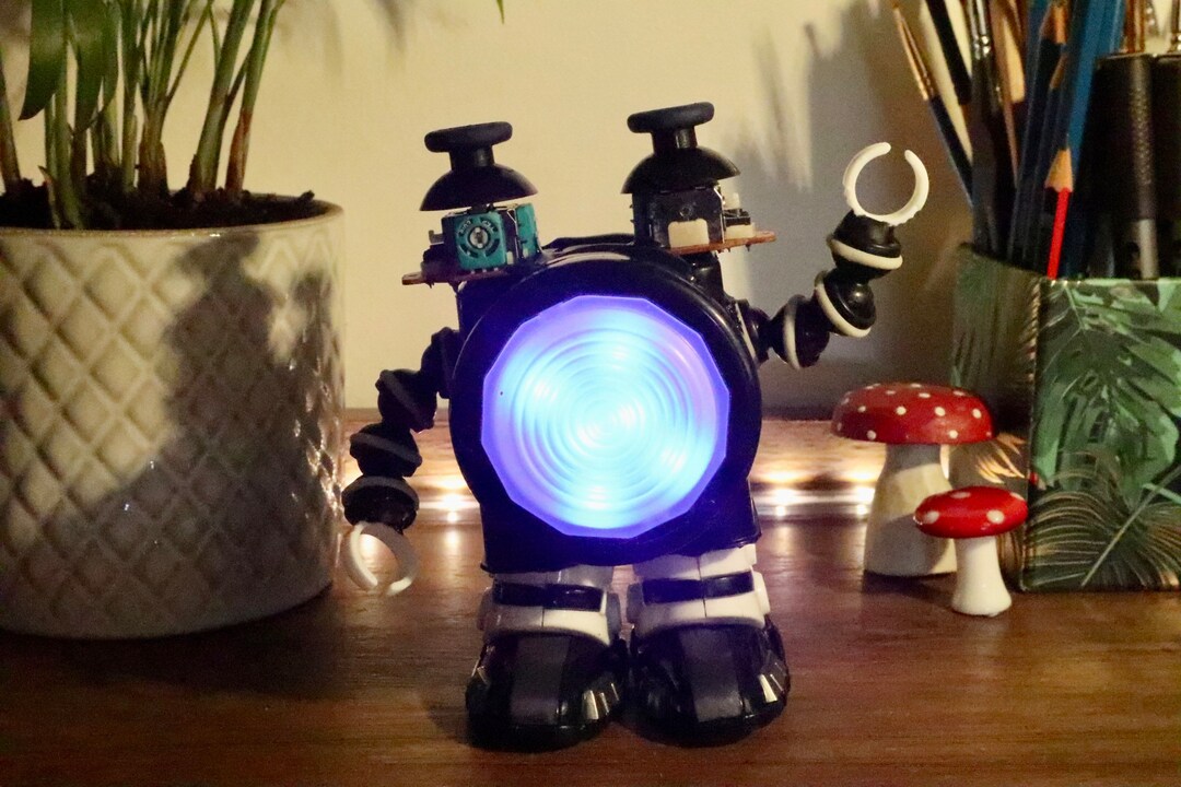 Computer Geek Robot Sculpture - A Perfect Gift for Nerds and Sci-fi ...