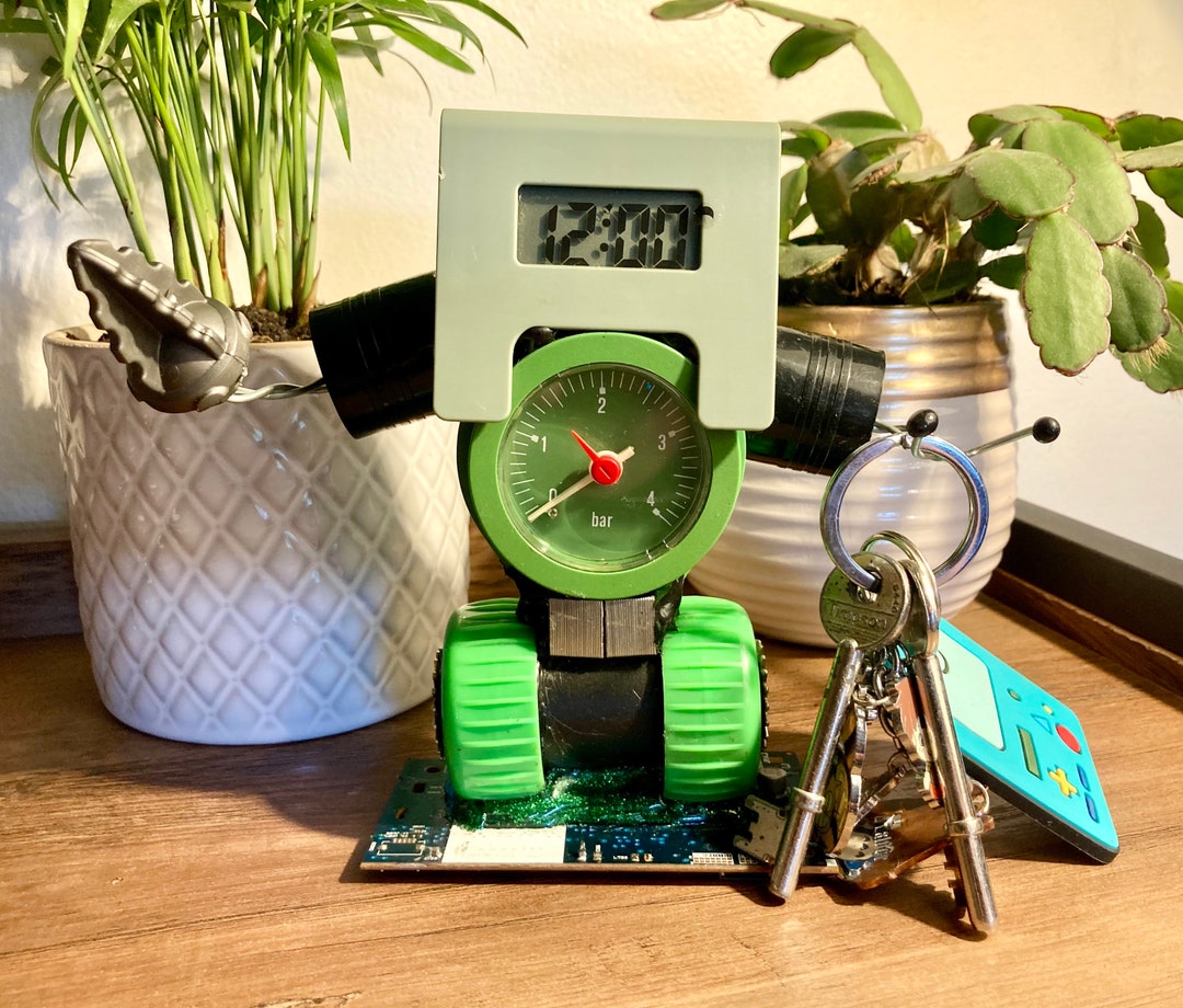 Computer Geek Robot Sculpture - A Perfect Gift for Nerds and Sci-fi ...